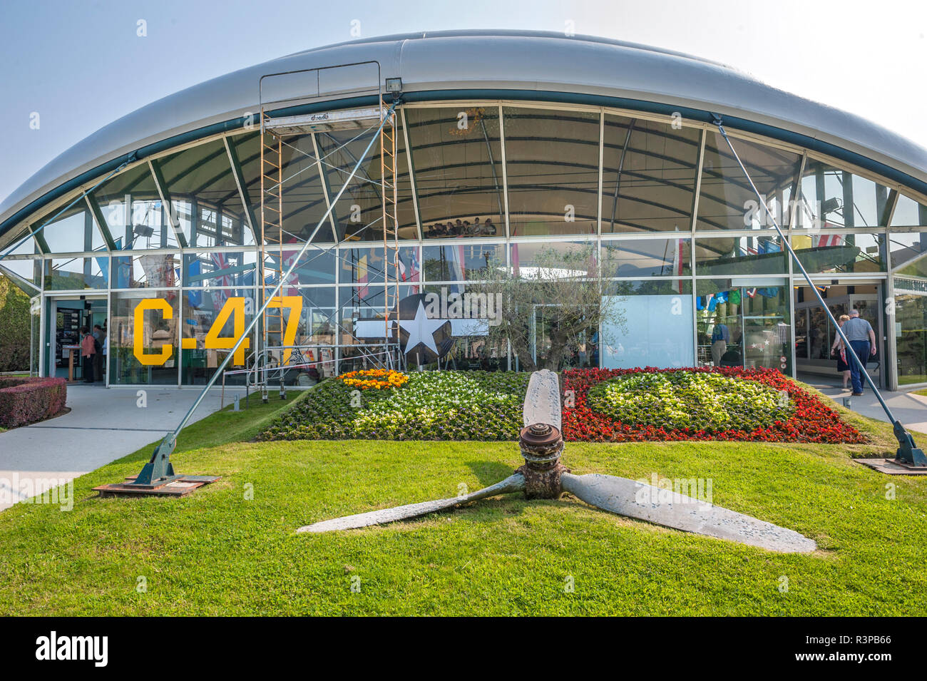 Airborne museum at sainte mere eglise hi-res stock photography and ...