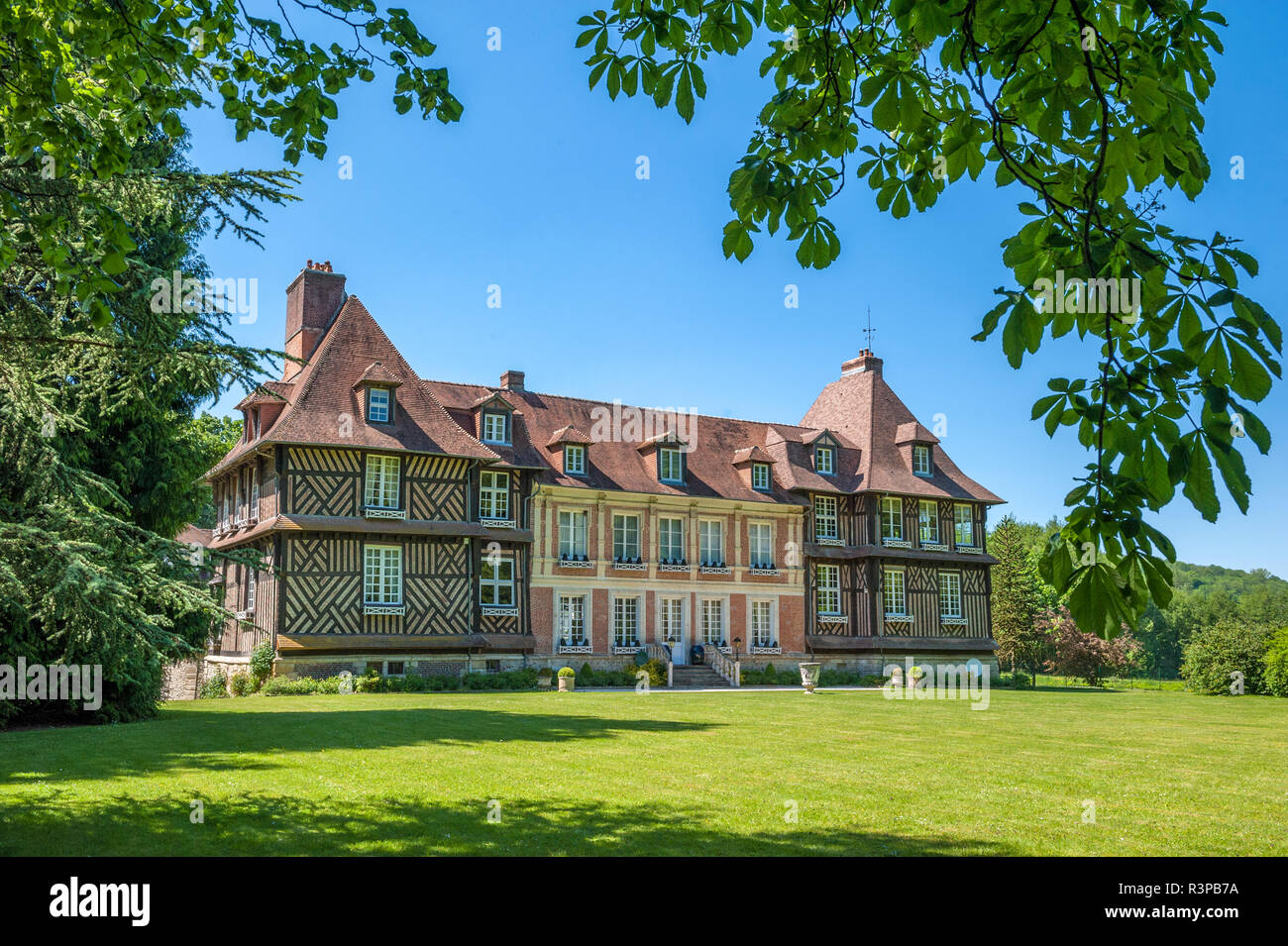 Chateau du Breuil, Pays d'Auge, Normandy, France Stock Photo - Alamy