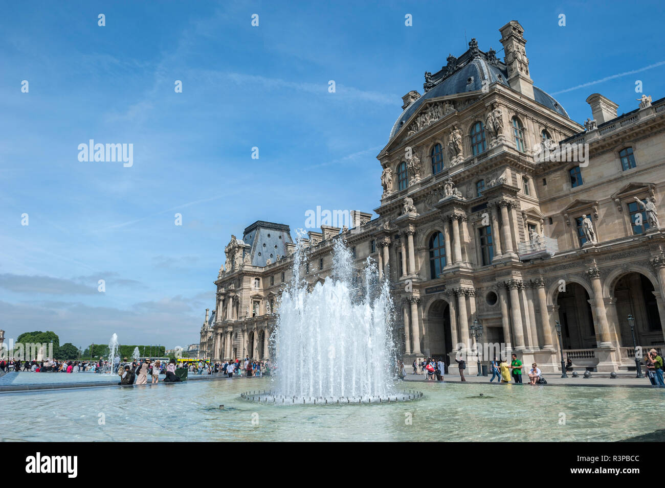 Outside louvre hi-res stock photography and images - Alamy