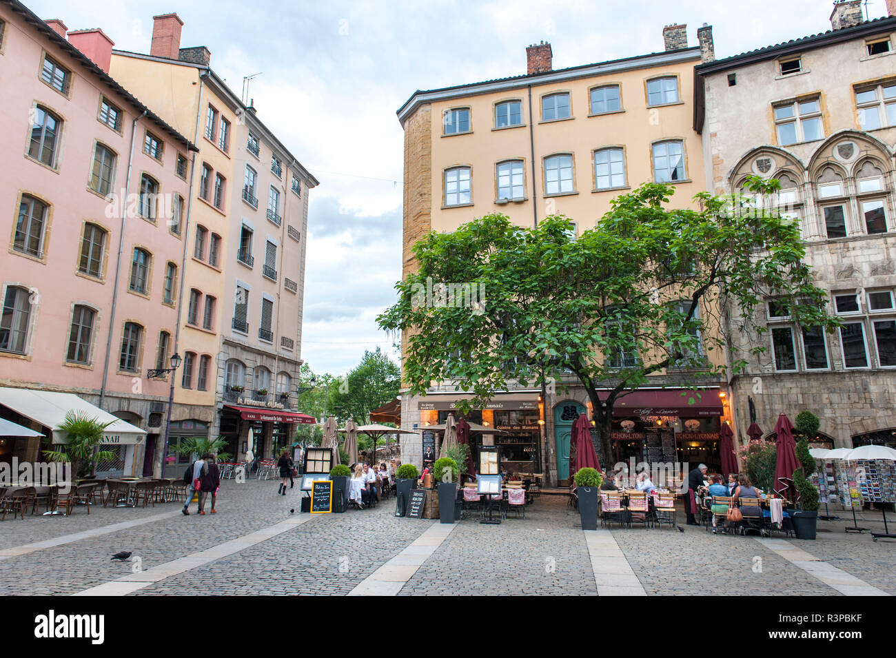 French cafe, Old Town, Lyon, France Stock Photo - Alamy