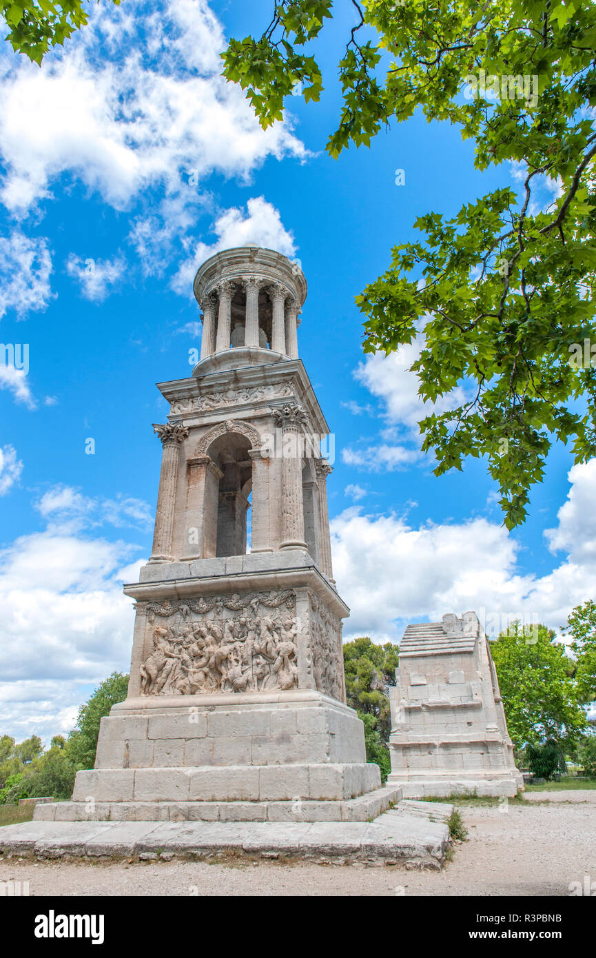 Mausoleum of the Julii and The triumphal arch of Glanum, Glanum, St ...