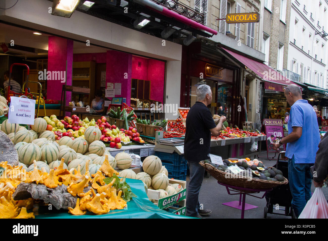 Outside shopping. Cityscape. Paris Stock Photo - Alamy
