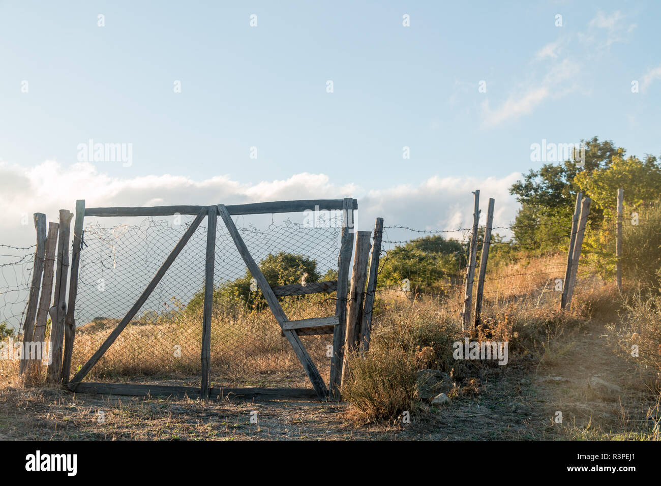 Driveway chain entrance hi-res stock photography and images - Alamy
