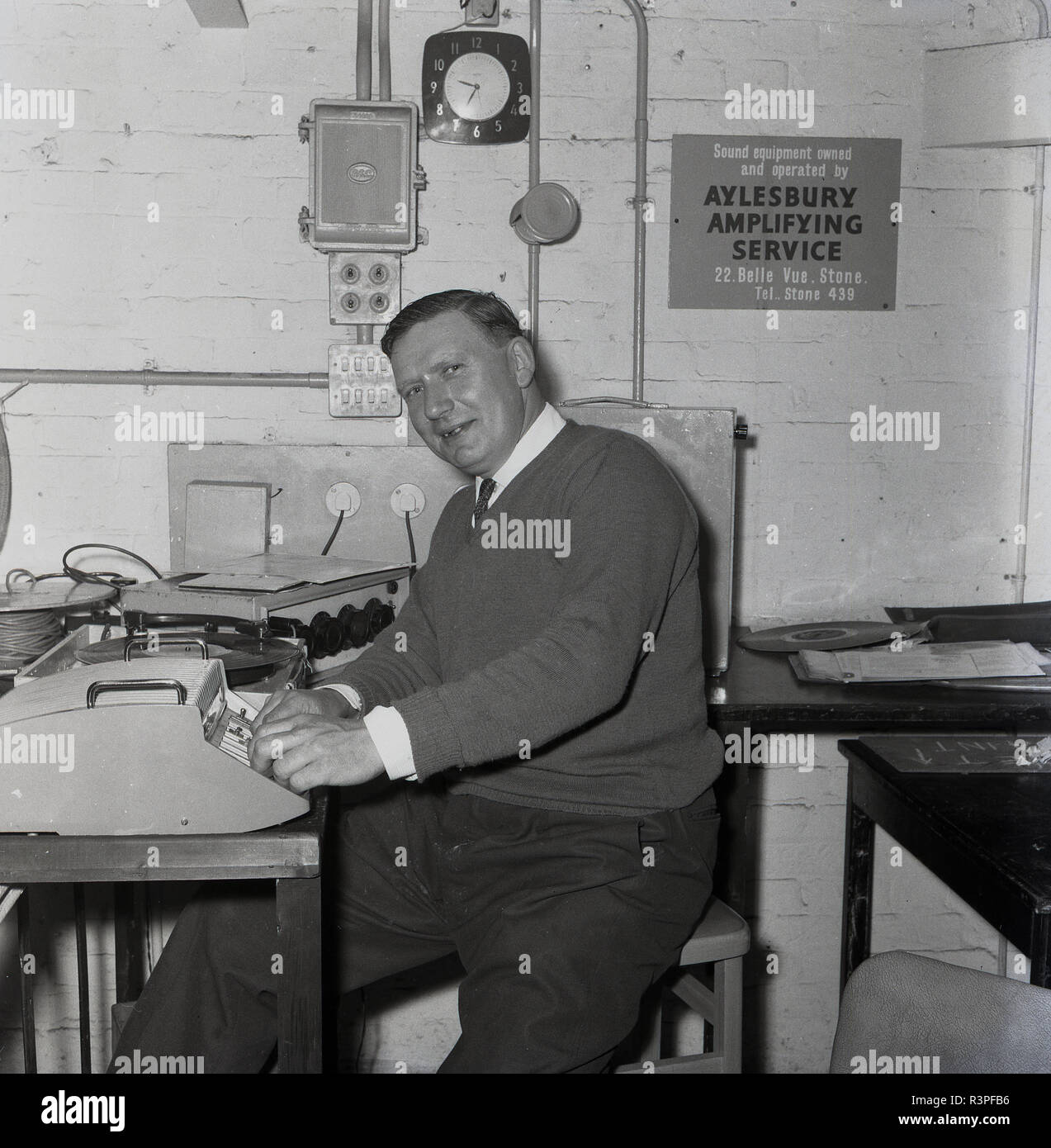 1960s working man hi-res stock photography and images - Alamy