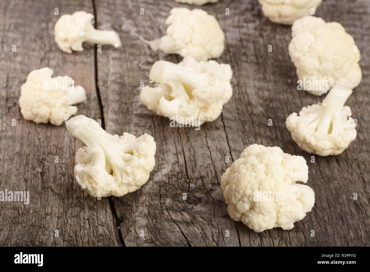 Small cauliflower head hi-res stock photography and images - Alamy