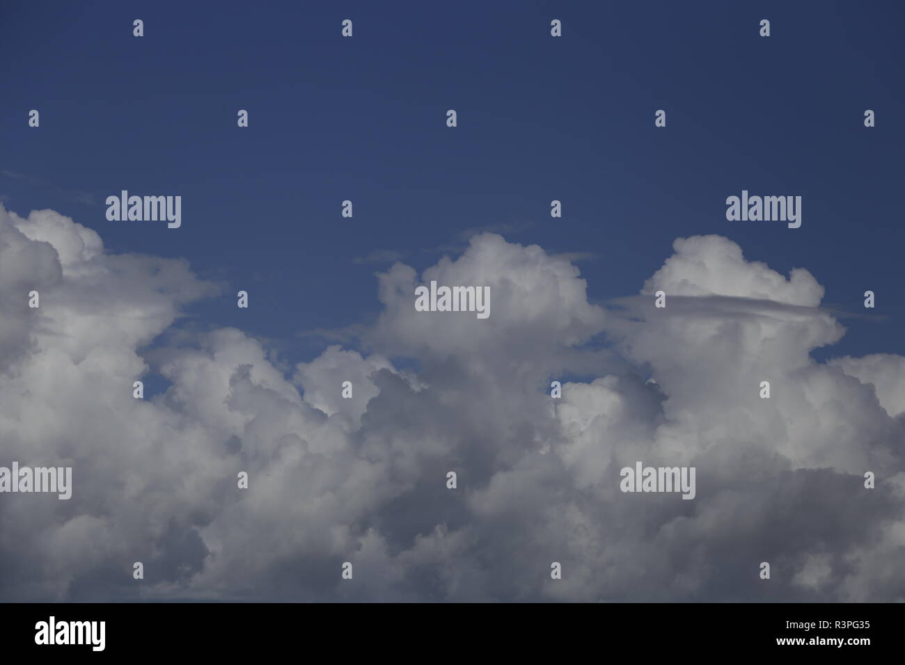 Many different kinds of clouds to spot in the sky Stock Photo - Alamy