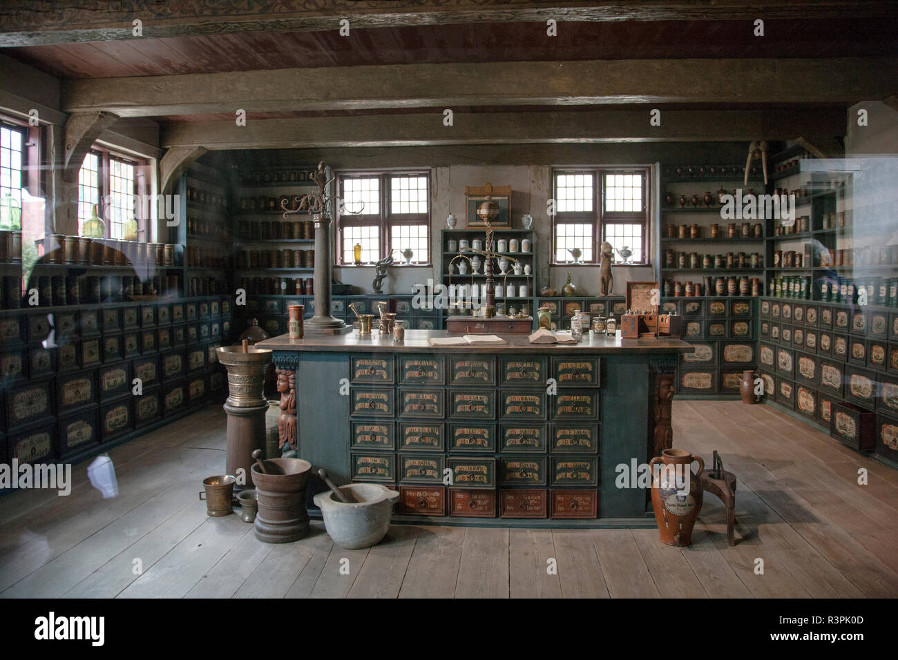 18th century pharmacy hi-res stock photography and images - Alamy