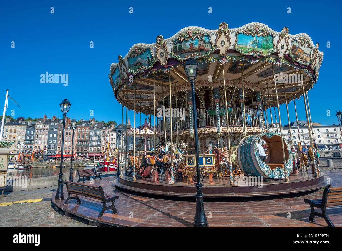 Antique carousel building hi-res stock photography and images - Alamy