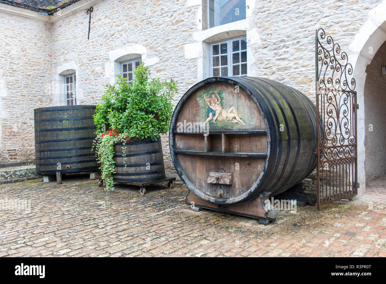 Chateau de Pommard, winery, Cote d'Or, Burgundy, France Stock Photo - Alamy