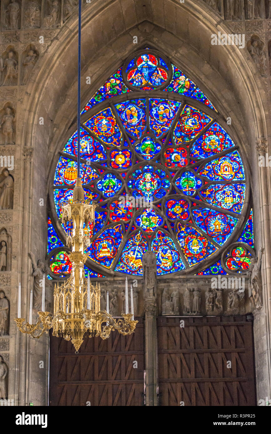 Rose window reims cathedral france hi-res stock photography and images ...