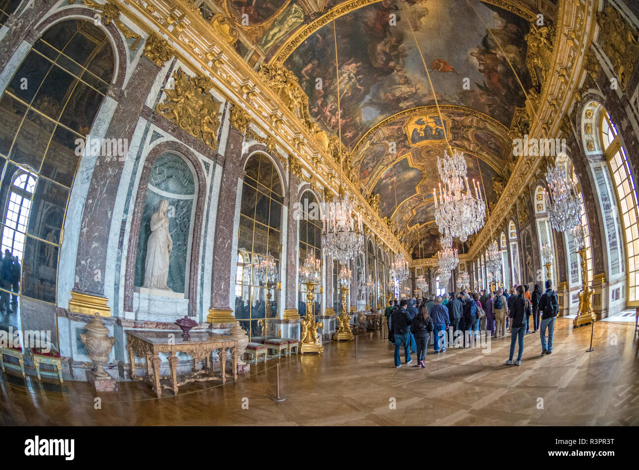 Versailles hall of mirrors painting hi-res stock photography and images ...