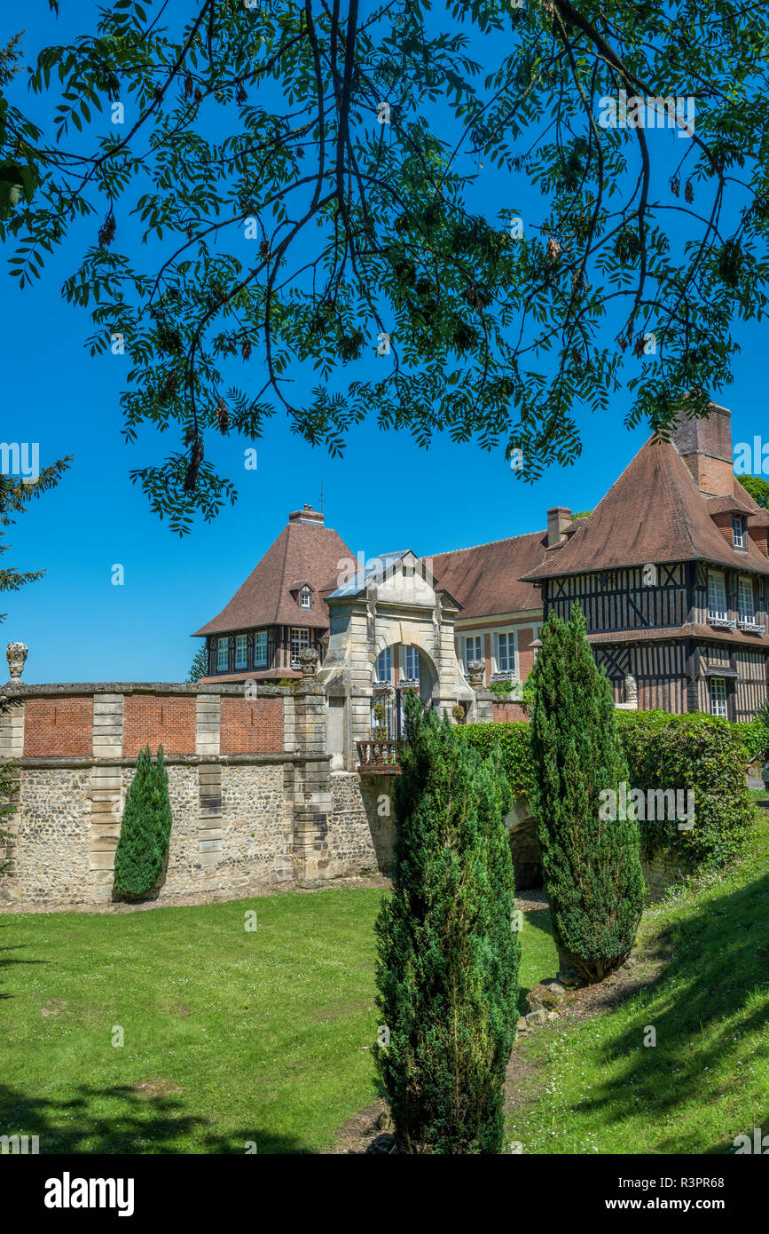 Chateau du Breuil, Pays d'Auge, Normandy, France Stock Photo - Alamy