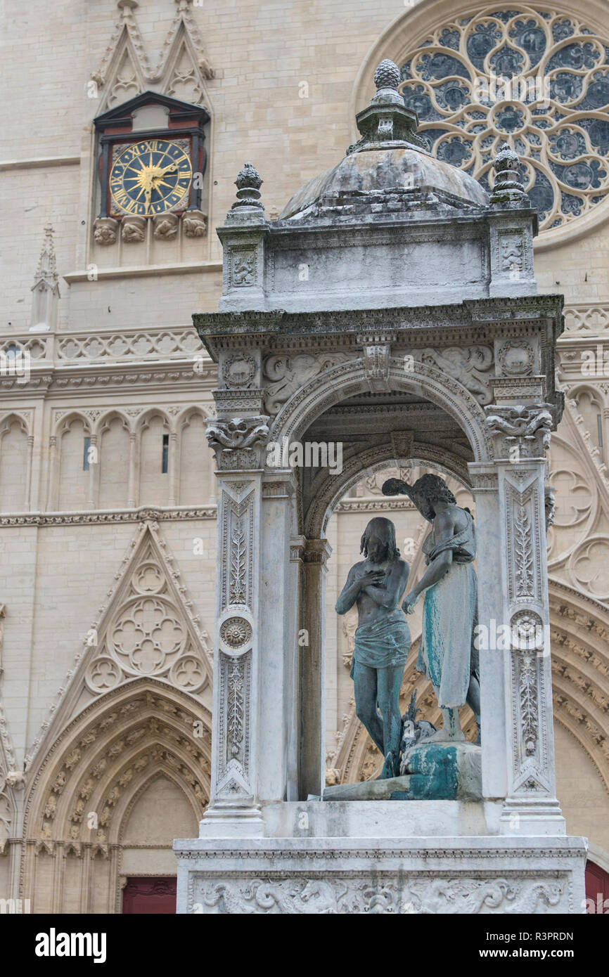 John the Baptist fountain, Old Town, Lyon, France Stock Photo - Alamy