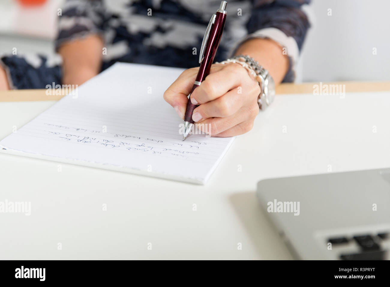 hand (woman) writing with pen and notepad Stock Photo - Alamy