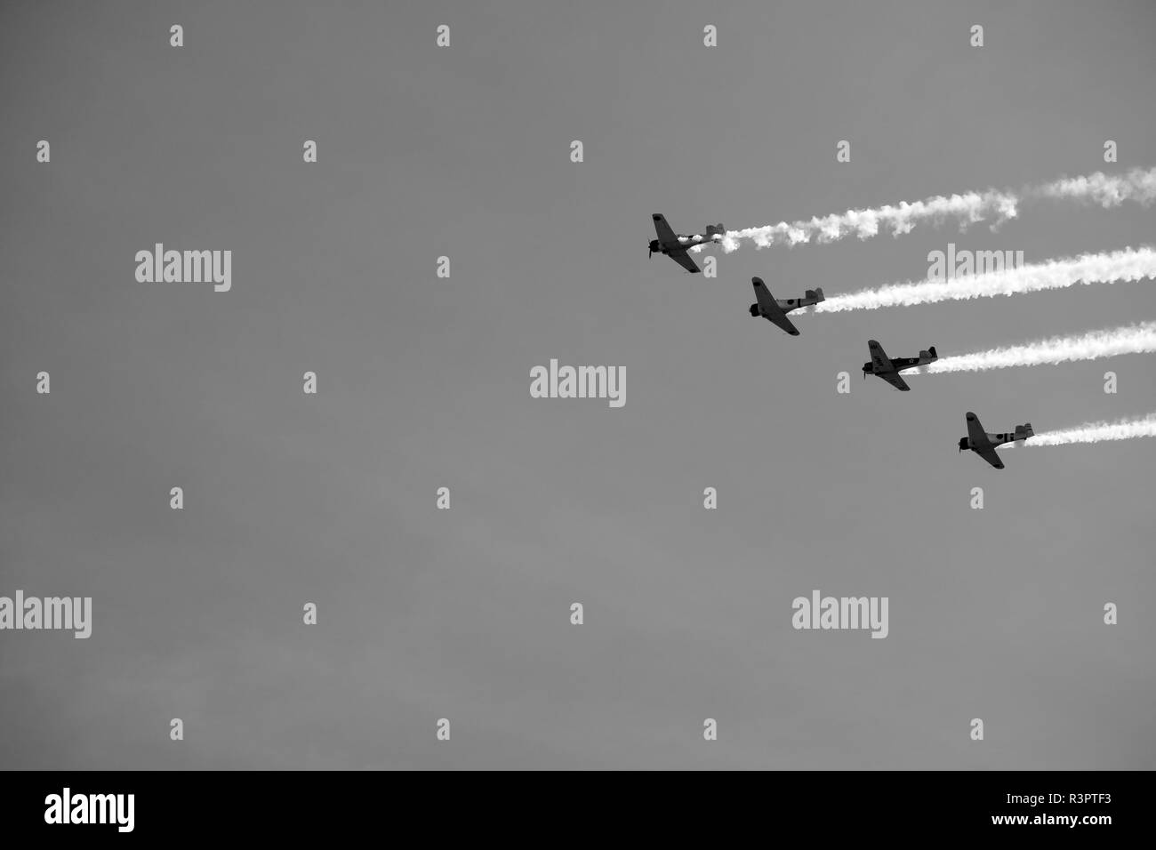 Paper planes and formation hi-res stock photography and images - Alamy