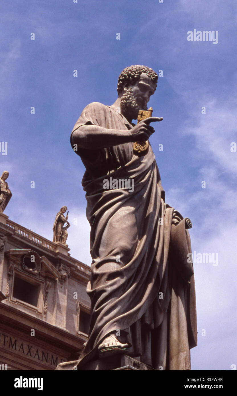 Iconic statue of Saint Peter, Vatican City, Italy Stock Photo - Alamy