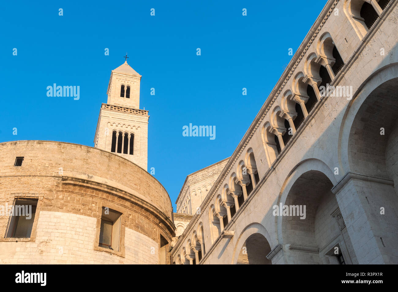 Bari duomo di bari hi-res stock photography and images - Alamy