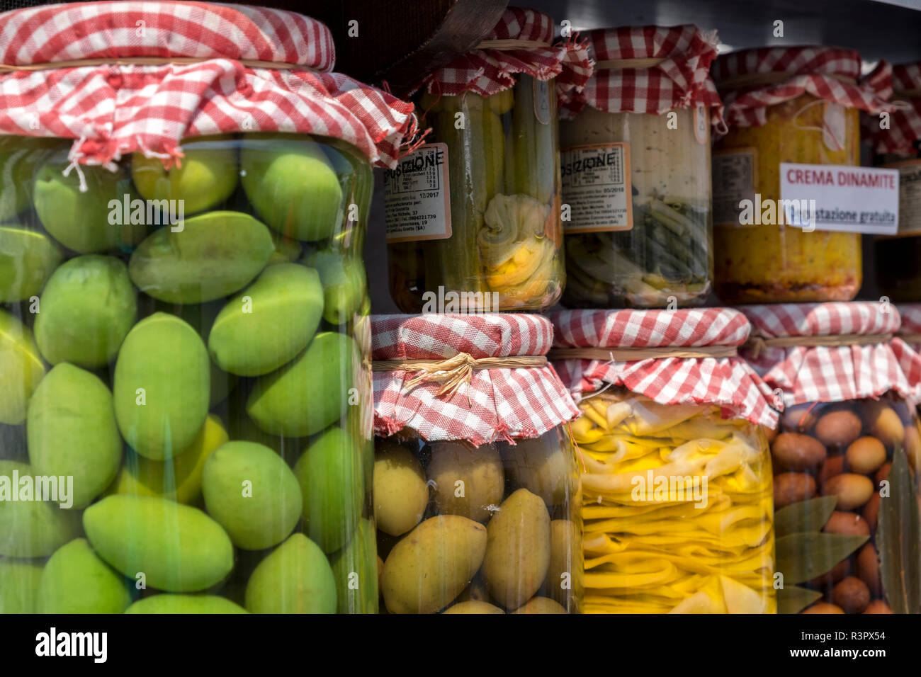 Jarred vegetables hi-res stock photography and images - Alamy