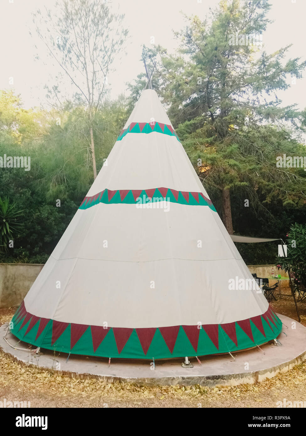 Tipi construction hi-res stock photography and images - Alamy