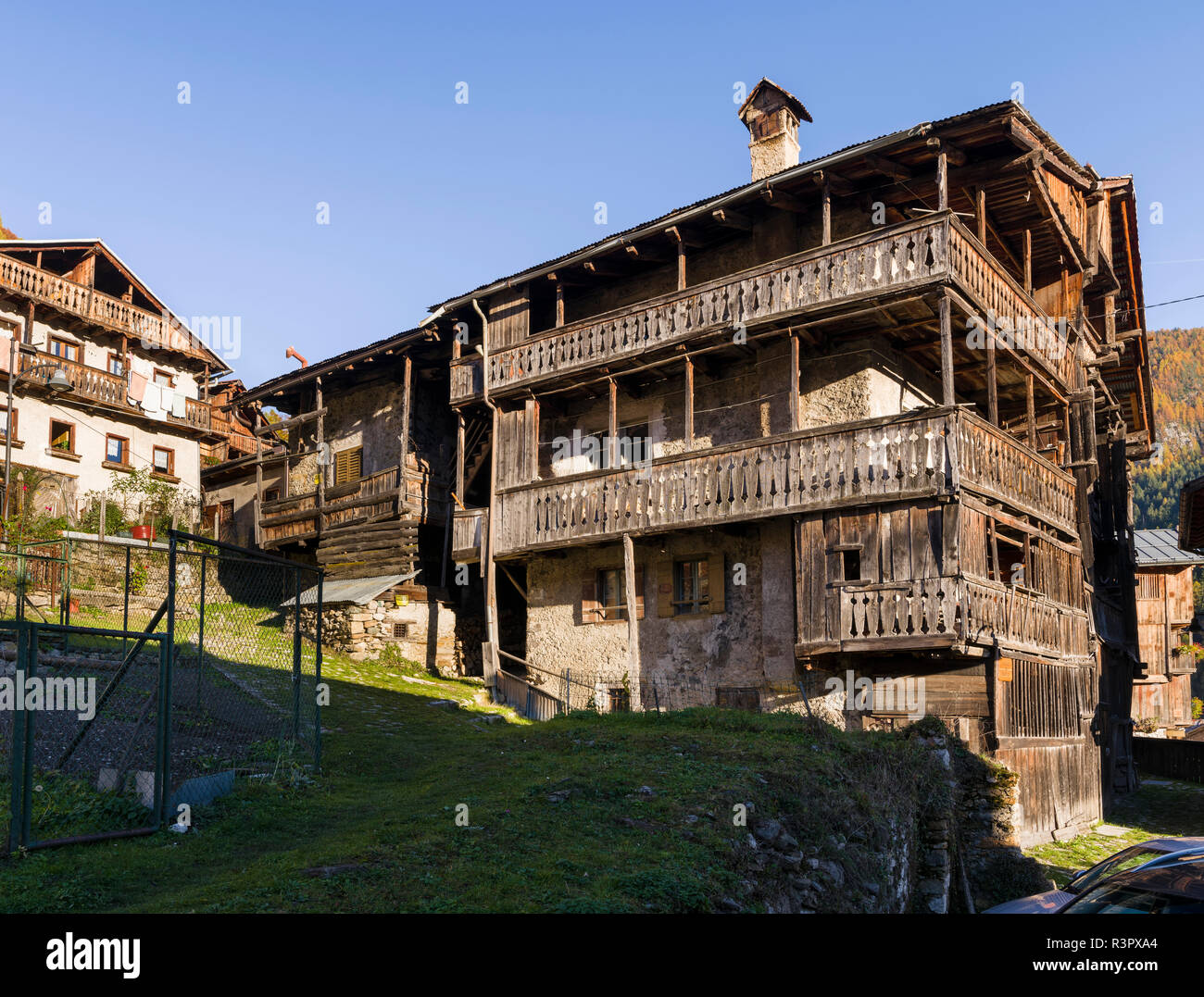 Alpine architecture hi-res stock photography and images - Alamy