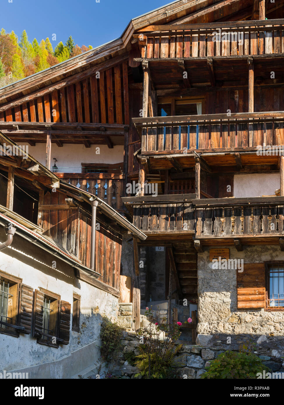 Alpine architecture hi-res stock photography and images - Alamy