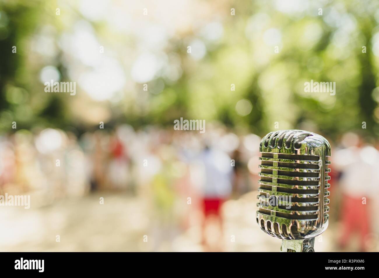 Woman singing vintage microphone studio hi-res stock photography and ...