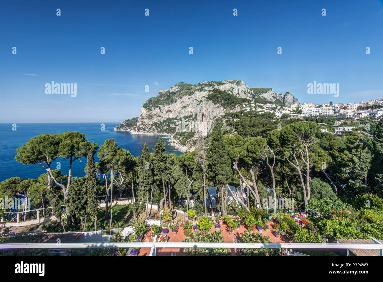 Italy isle of capri hi-res stock photography and images - Alamy