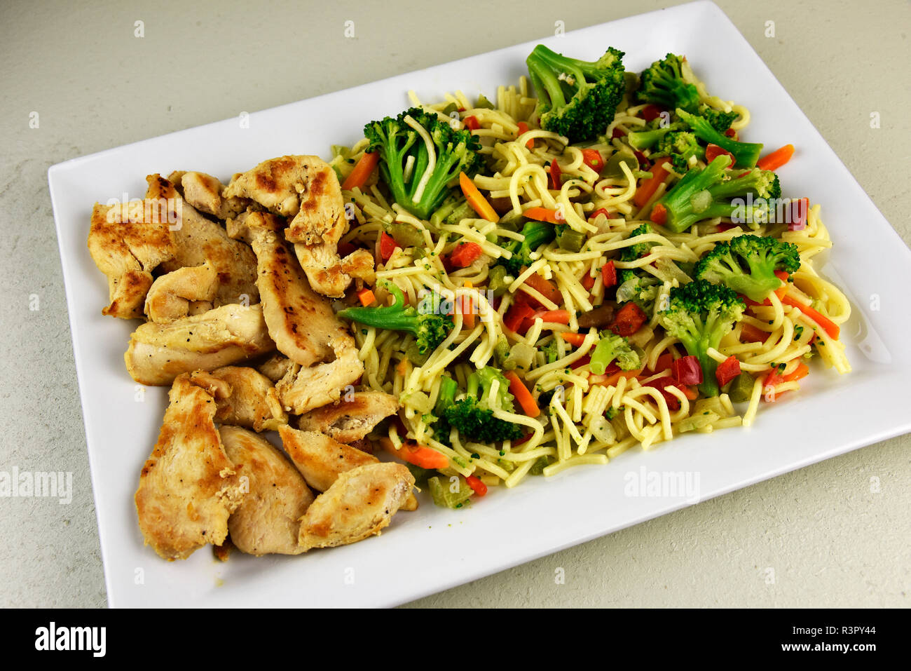 Oriental Chicken Entree Stock Photo - Alamy