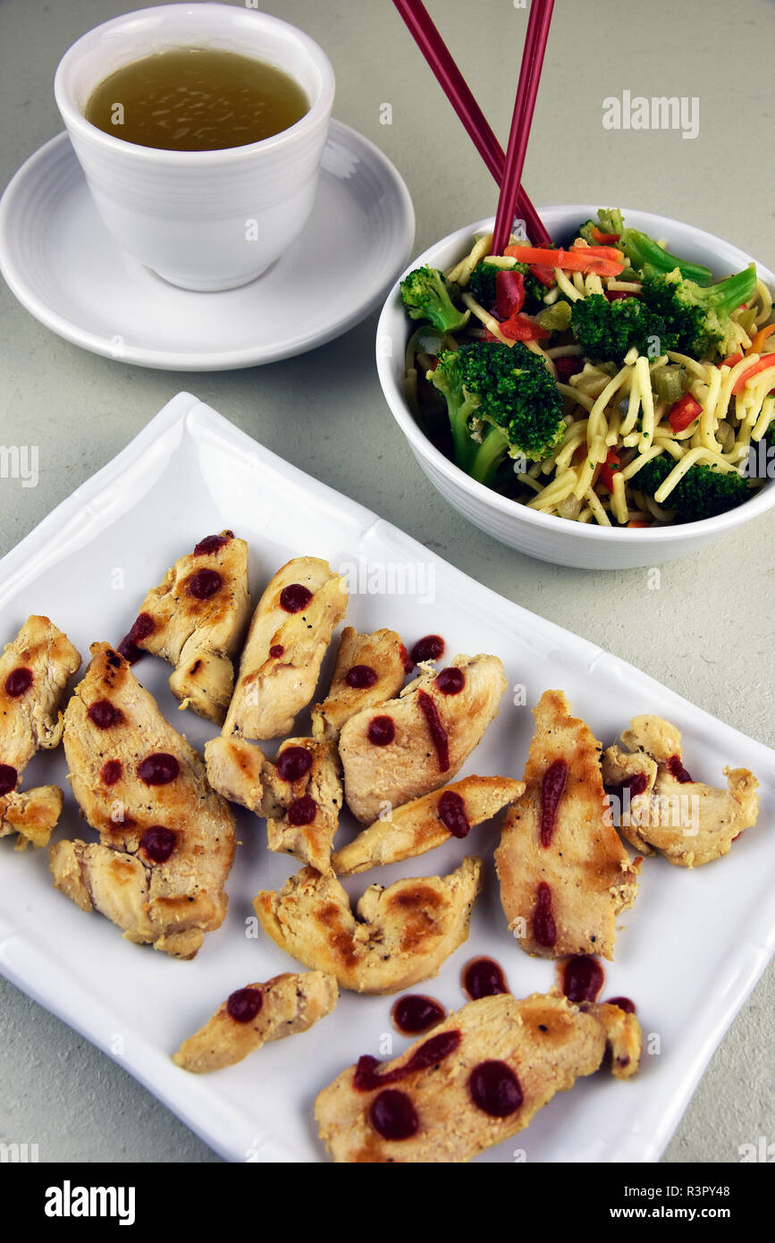 Oriental Chicken Entree Stock Photo - Alamy