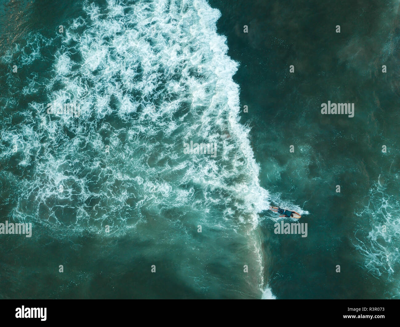 Surfboarding aerial hi-res stock photography and images - Alamy