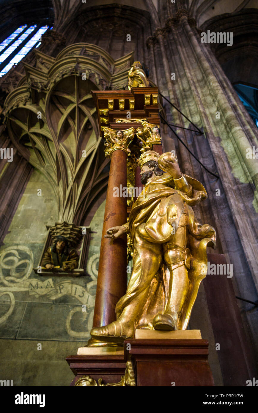 Vienna stephansdom interior hi-res stock photography and images - Alamy