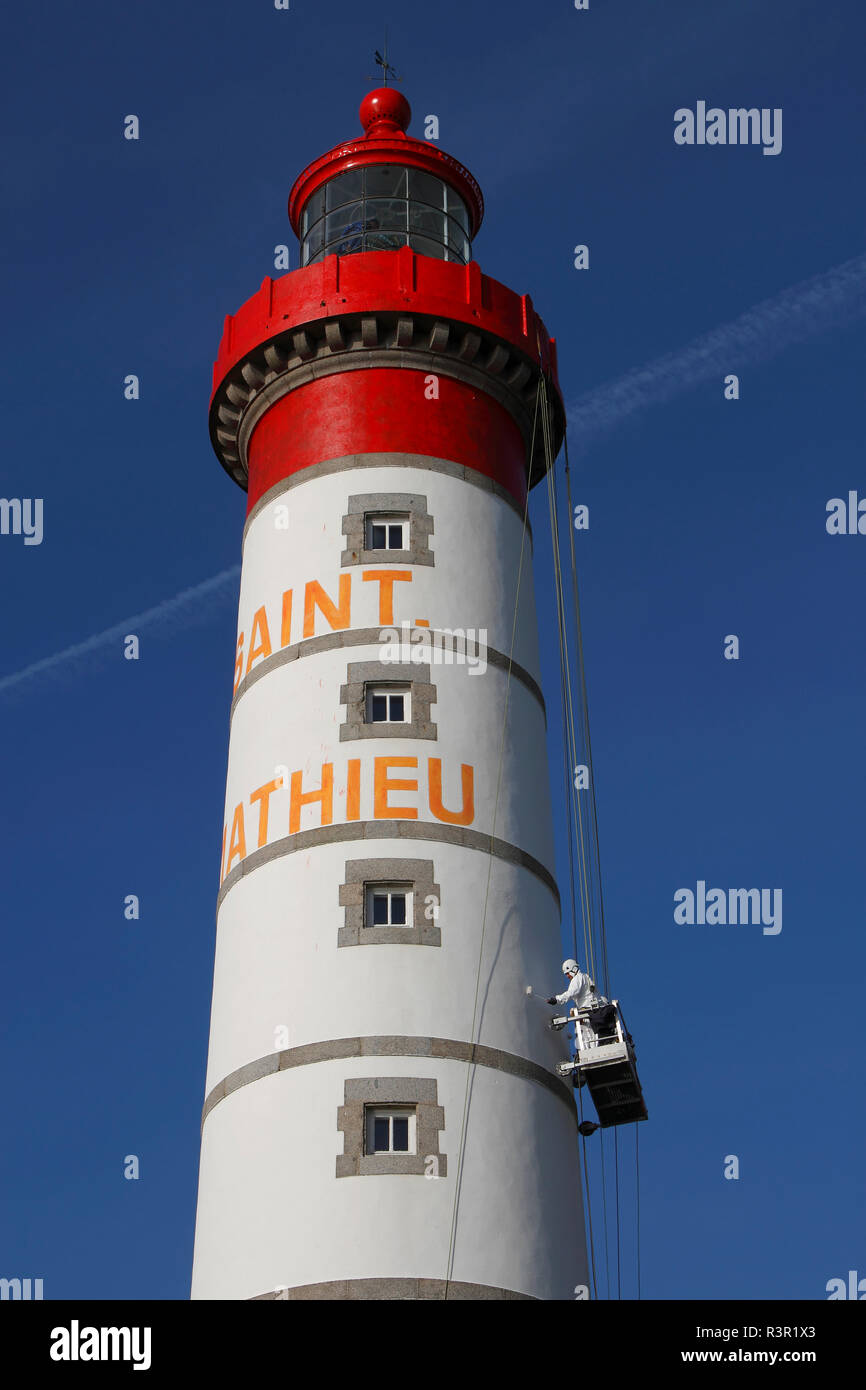 Painting work on the Saint-Mathieu lighthouse in Plougonvelin, Brittany ...