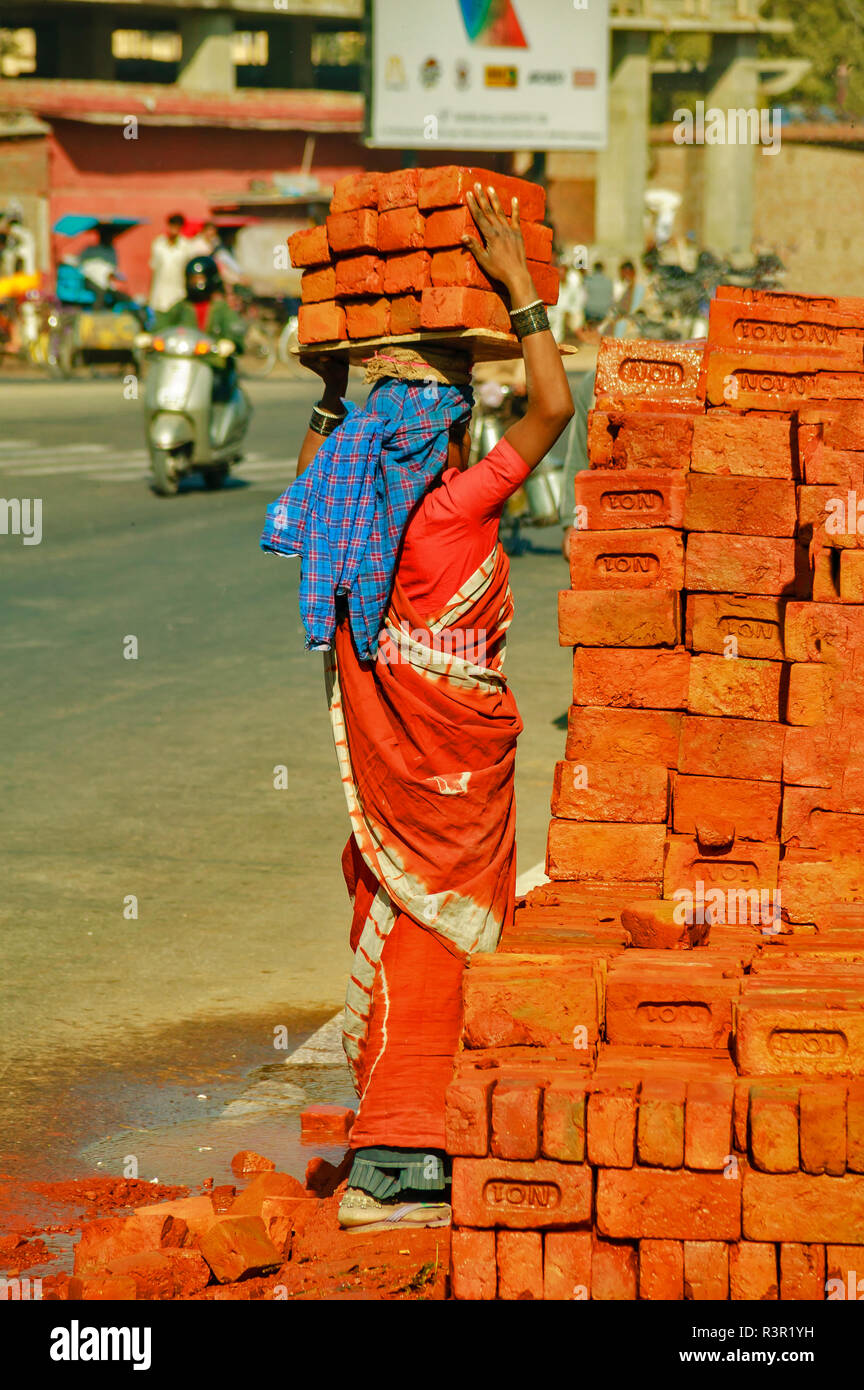 Indian woman carry heavy load hi-res stock photography and images - Alamy