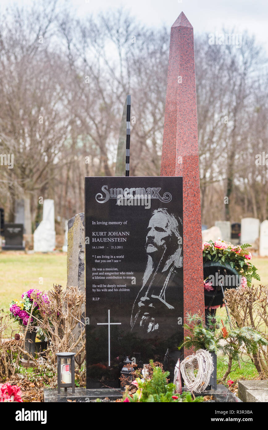 Austria, Vienna, Zentralfriedhof. Central Cemetery, grave of rock ...