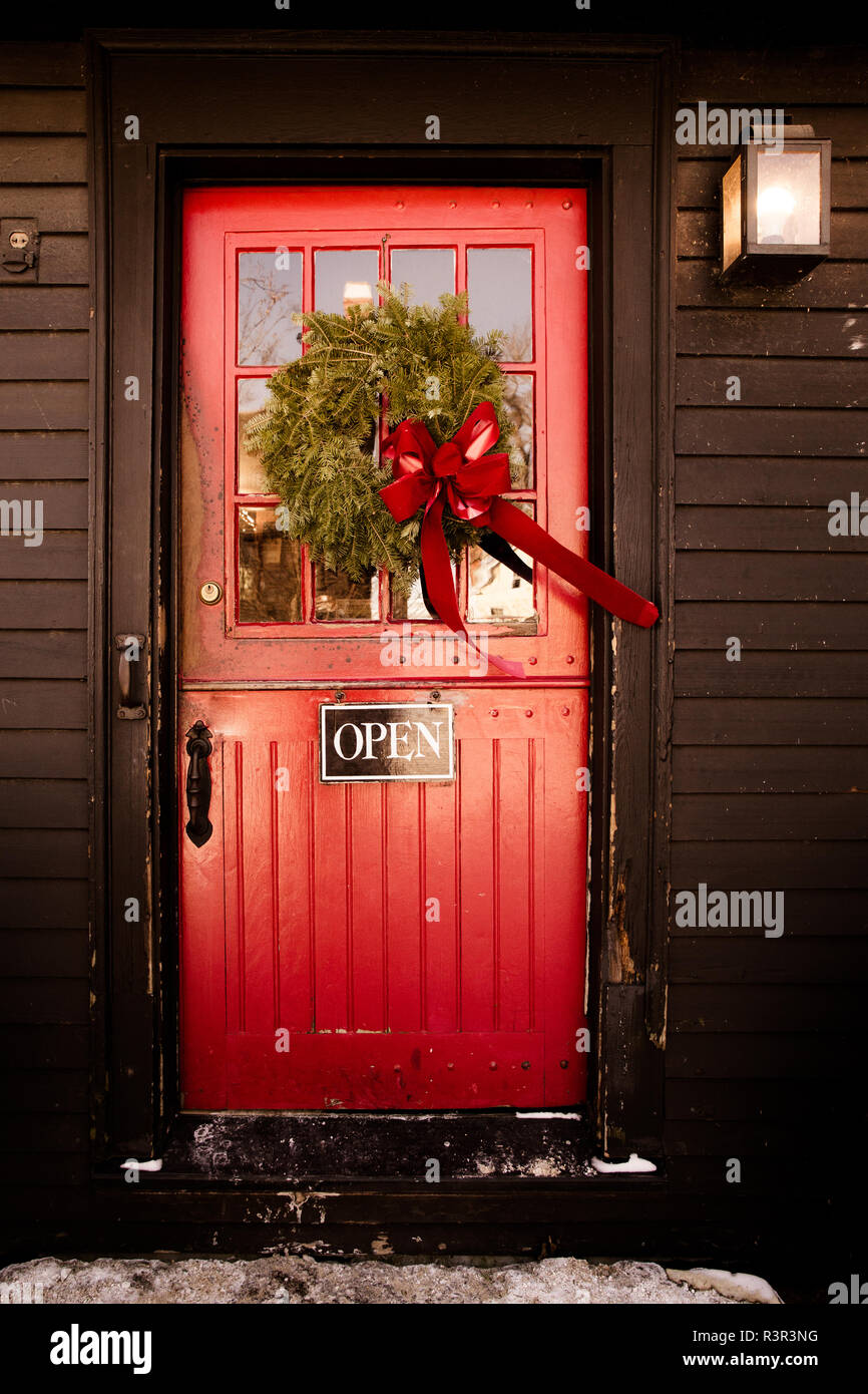 Open christmas door hi-res stock photography and images - Alamy