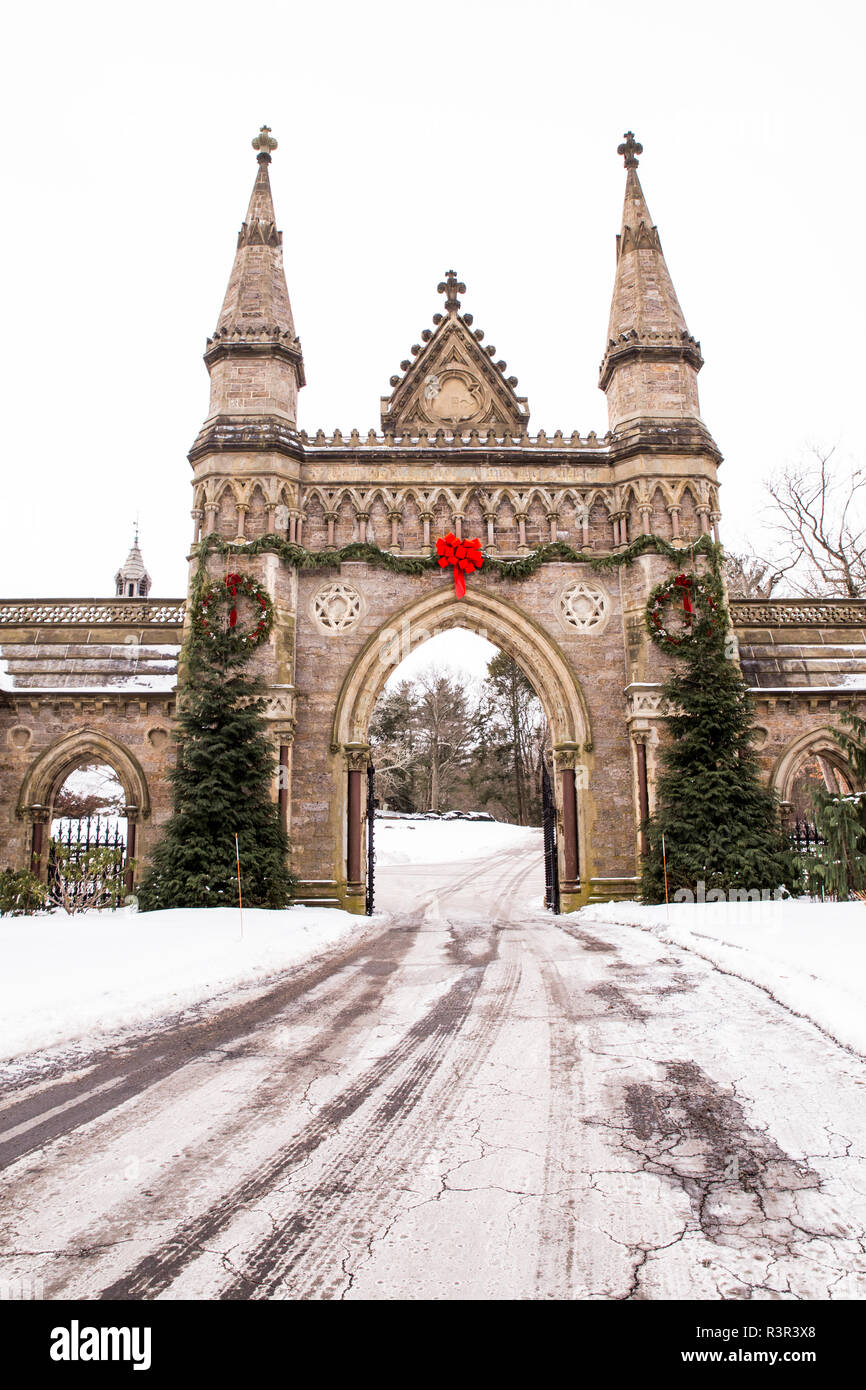 Forest gate cemetery hi-res stock photography and images - Alamy