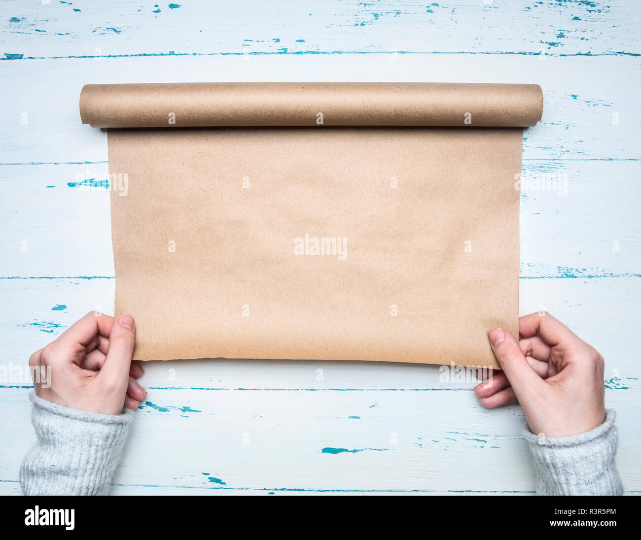 Open roll wrapping paper hi-res stock photography and images - Alamy