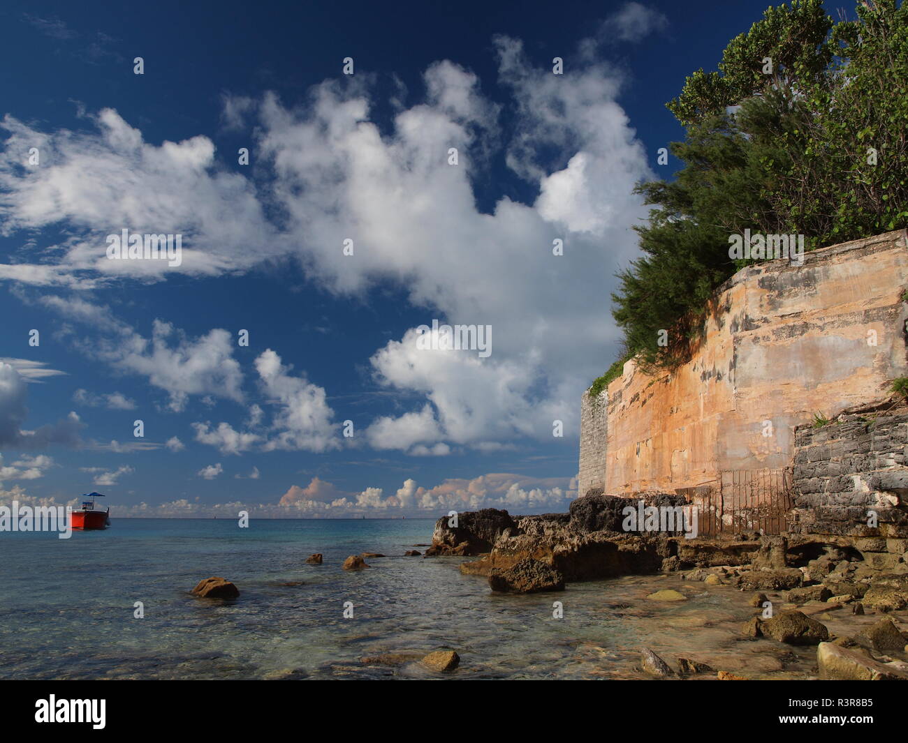 Beautiful bermuda beach scene hi-res stock photography and images - Alamy