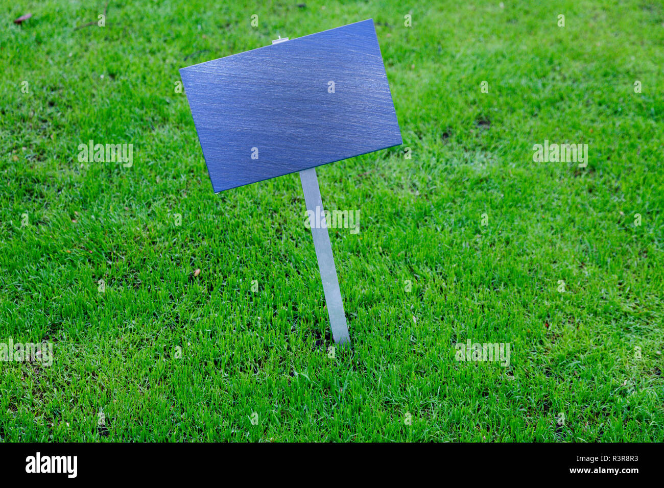 Empty sign hi-res stock photography and images - Alamy