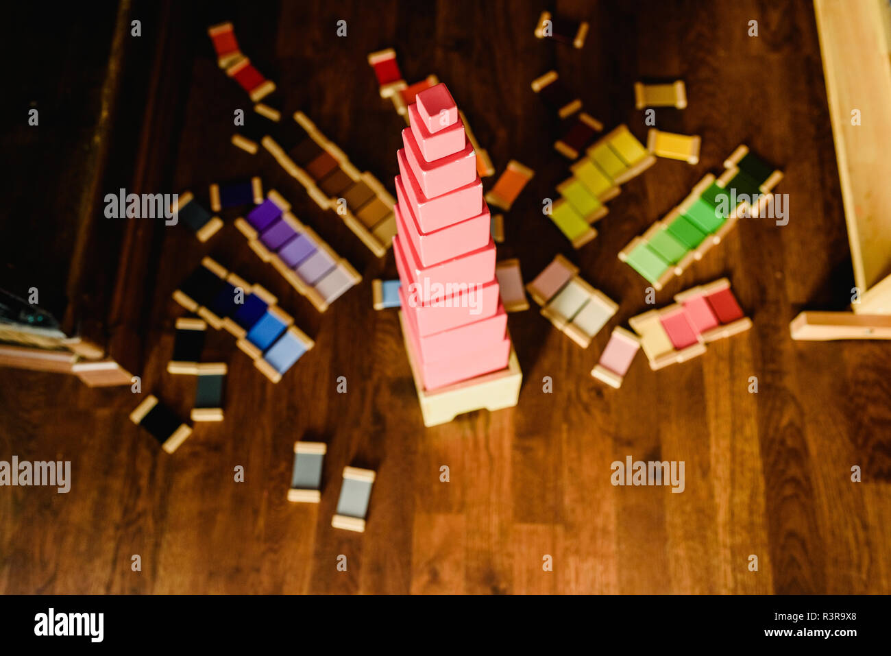 Children playing with pink tower in a Montessori class Stock Photo - Alamy