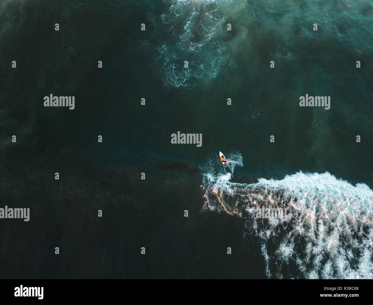 Surfboarding aerial hi-res stock photography and images - Alamy