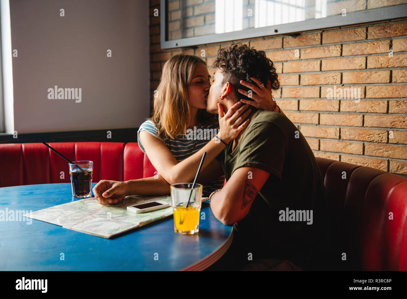Young couple map hi-res stock photography and images - Alamy