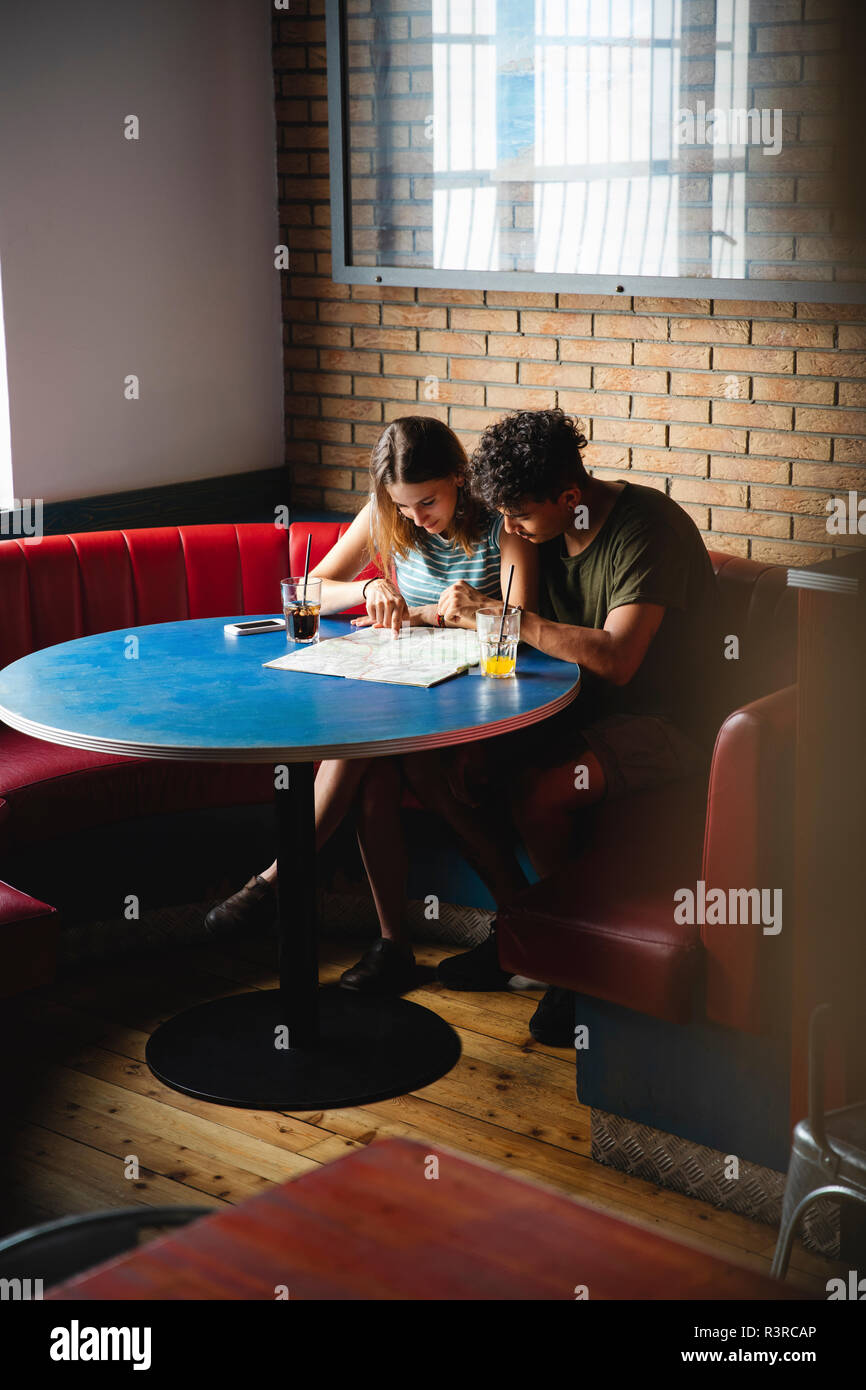 Couple sitting table hi-res stock photography and images - Alamy