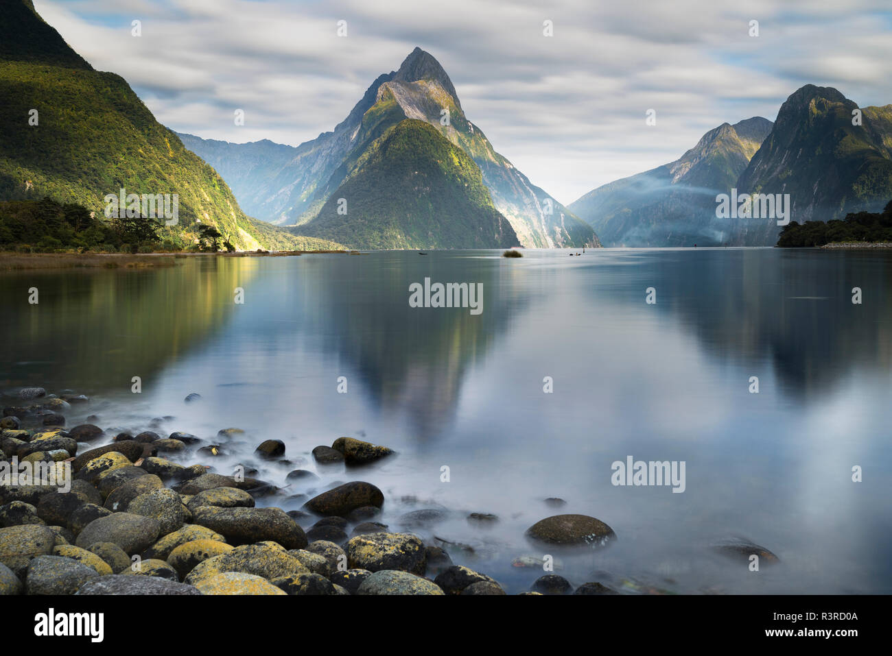 Milford sound hi-res stock photography and images - Alamy