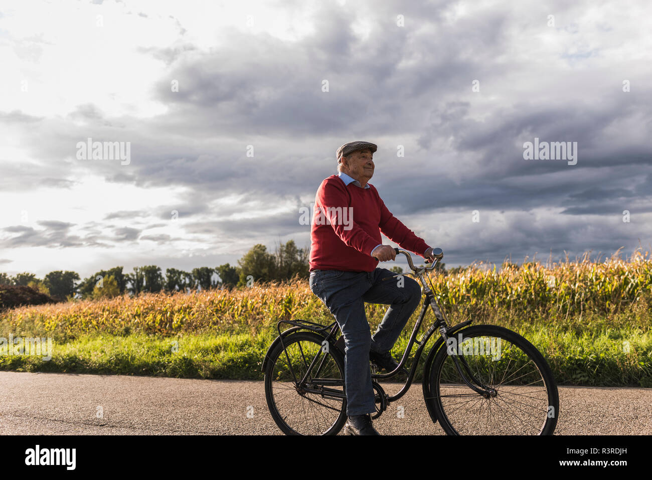 Old man riding bicycle hi-res stock photography and images - Alamy