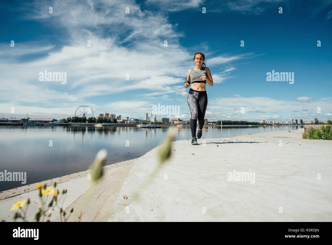 Athletic woman running hi-res stock photography and images - Alamy