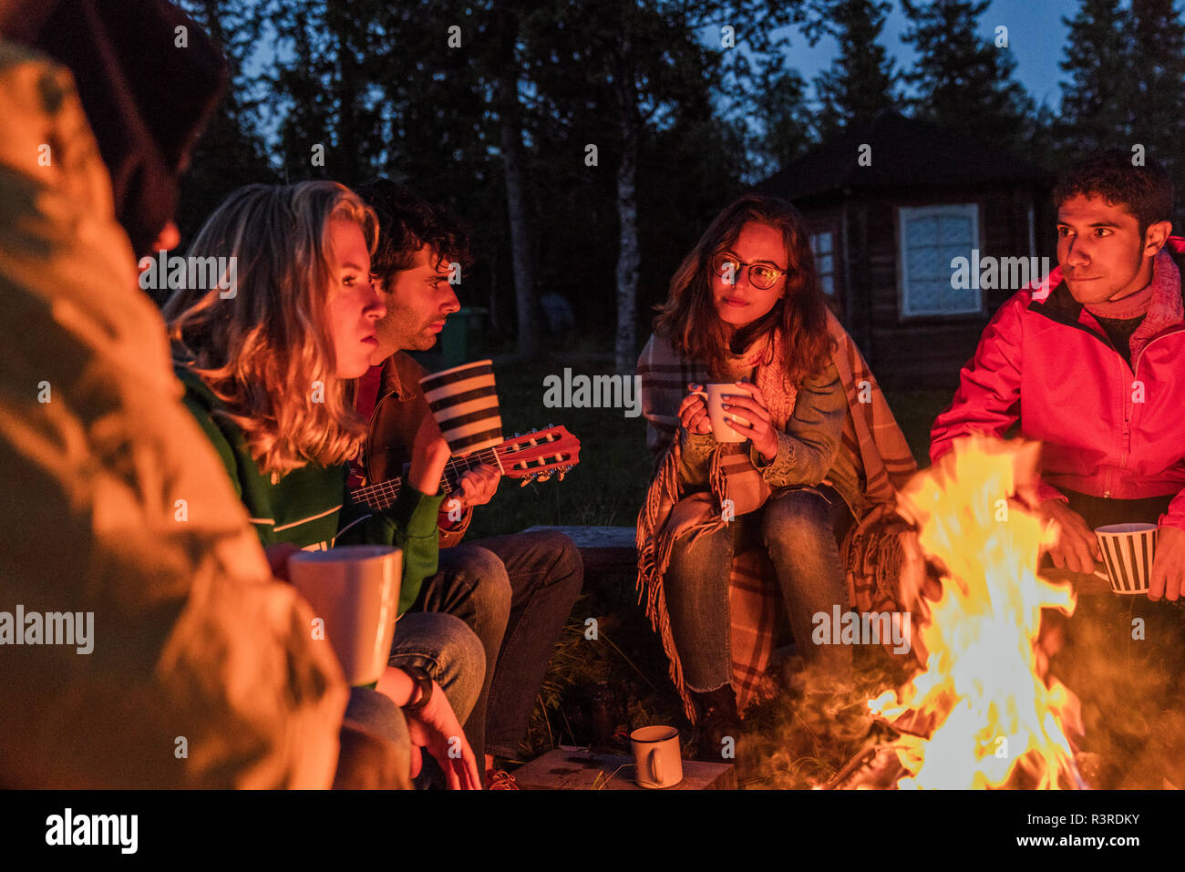 Campfire talking hi-res stock photography and images - Alamy
