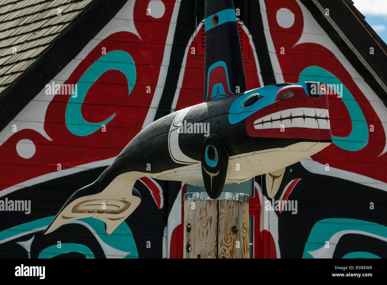 Whale totem hi-res stock photography and images - Alamy