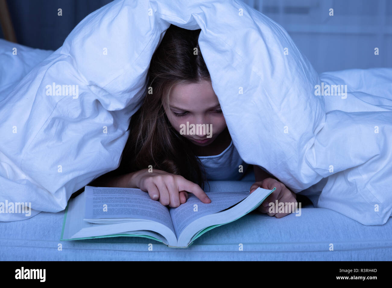Read under covers' hi-res stock photography and images - Alamy