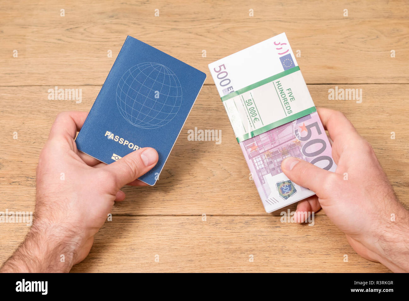 Hand hold 500 euro banknote hi-res stock photography and images - Alamy